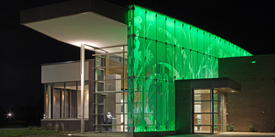 First National Bank, Metro Crossing Branch - SEGD - Designers of ...